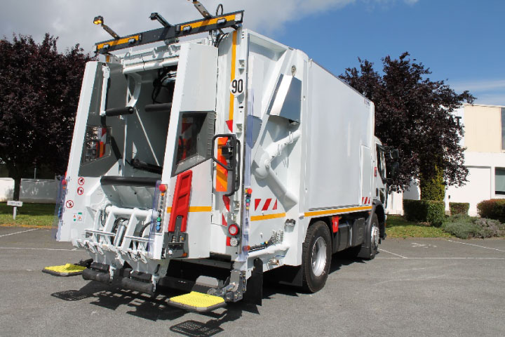 Benne à ordures ménagères (BOM) compactrice à chargement arrière